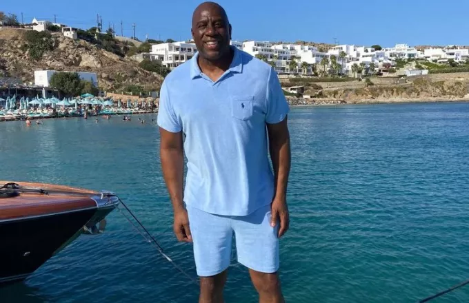 Μύκονος: Σε γνωστά κέντρα με τη σύζυγό του ο θρύλος του μπάσκετ Magic ...