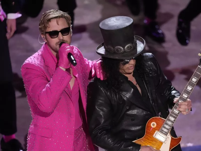 Oscars 2024: Ο Ryan Gosling τραγούδησε το "I'm Just Ken" με τον Slash ...